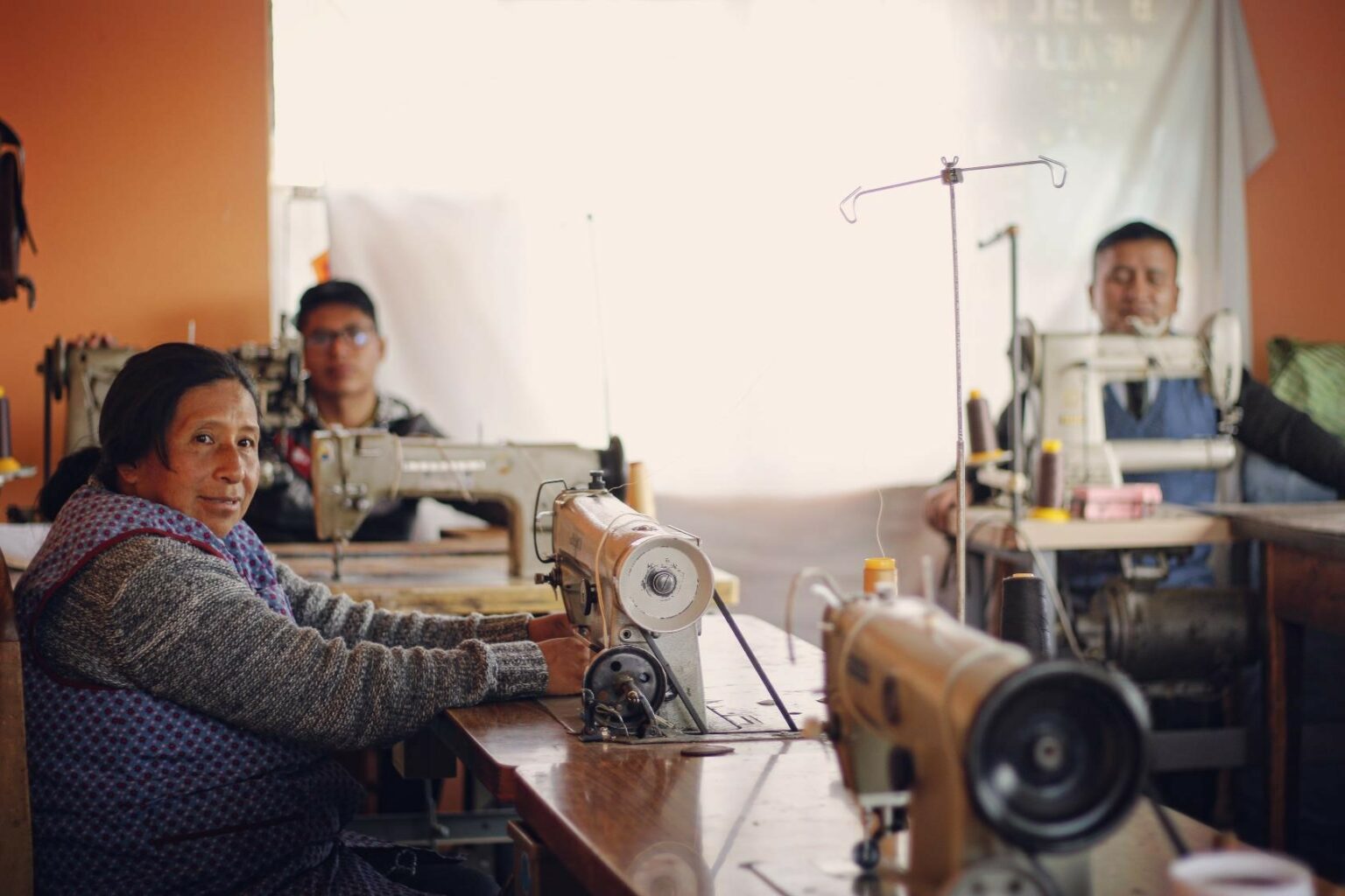 Leather craftmanship - Manufacturing of leather bags in Bolivia